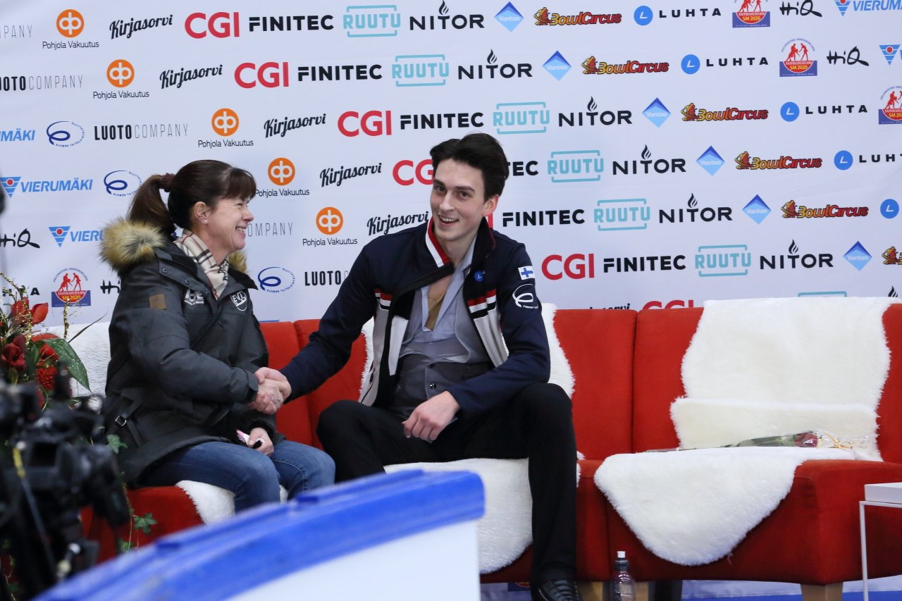 Jenni Saarinen johtaa SM-kilpailua lyhytohjelman jälkeen - SkatingFinland