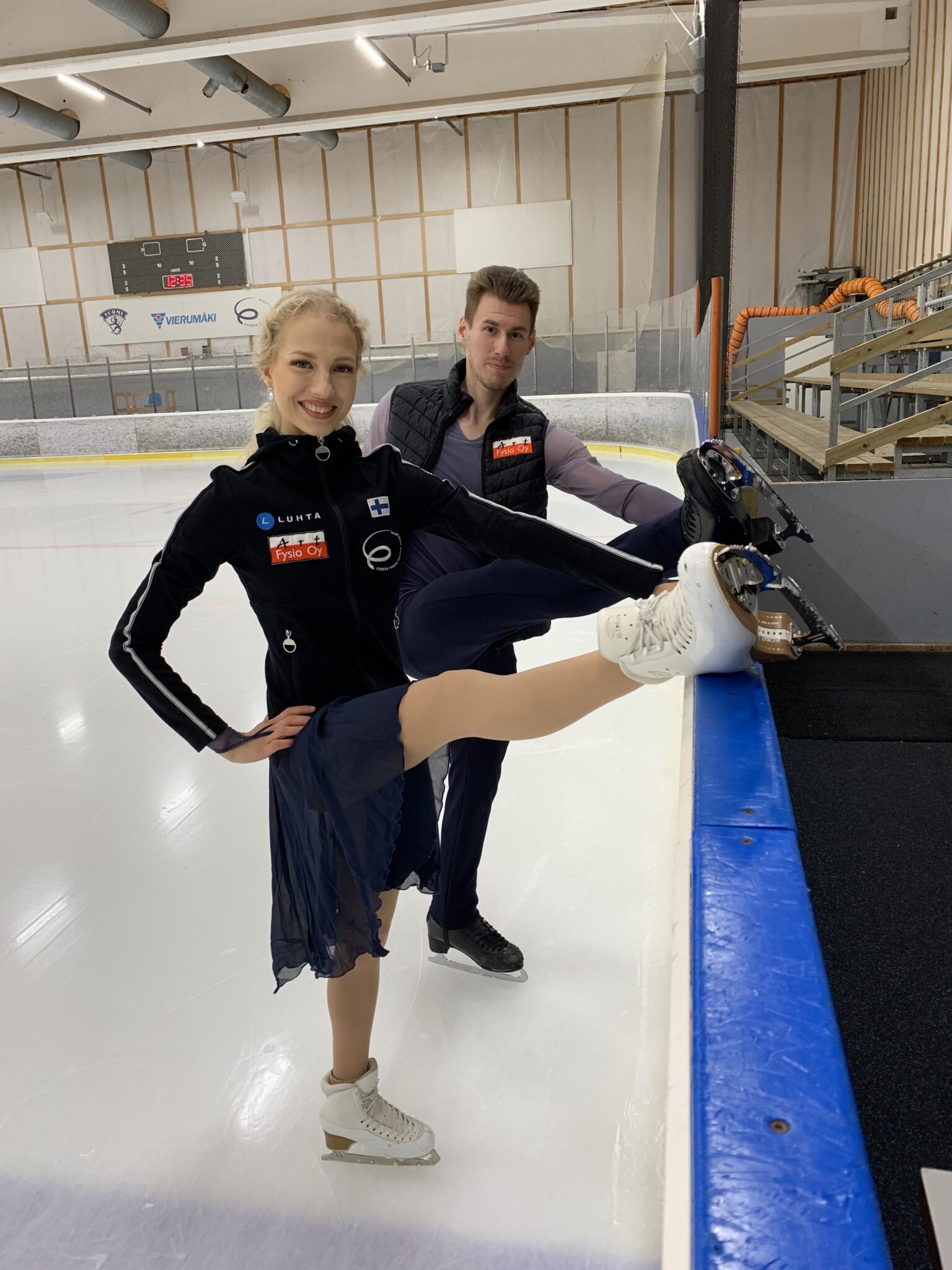 Jäätanssijat Juulia Turkkila ja Matthias Versluis valmiina ...