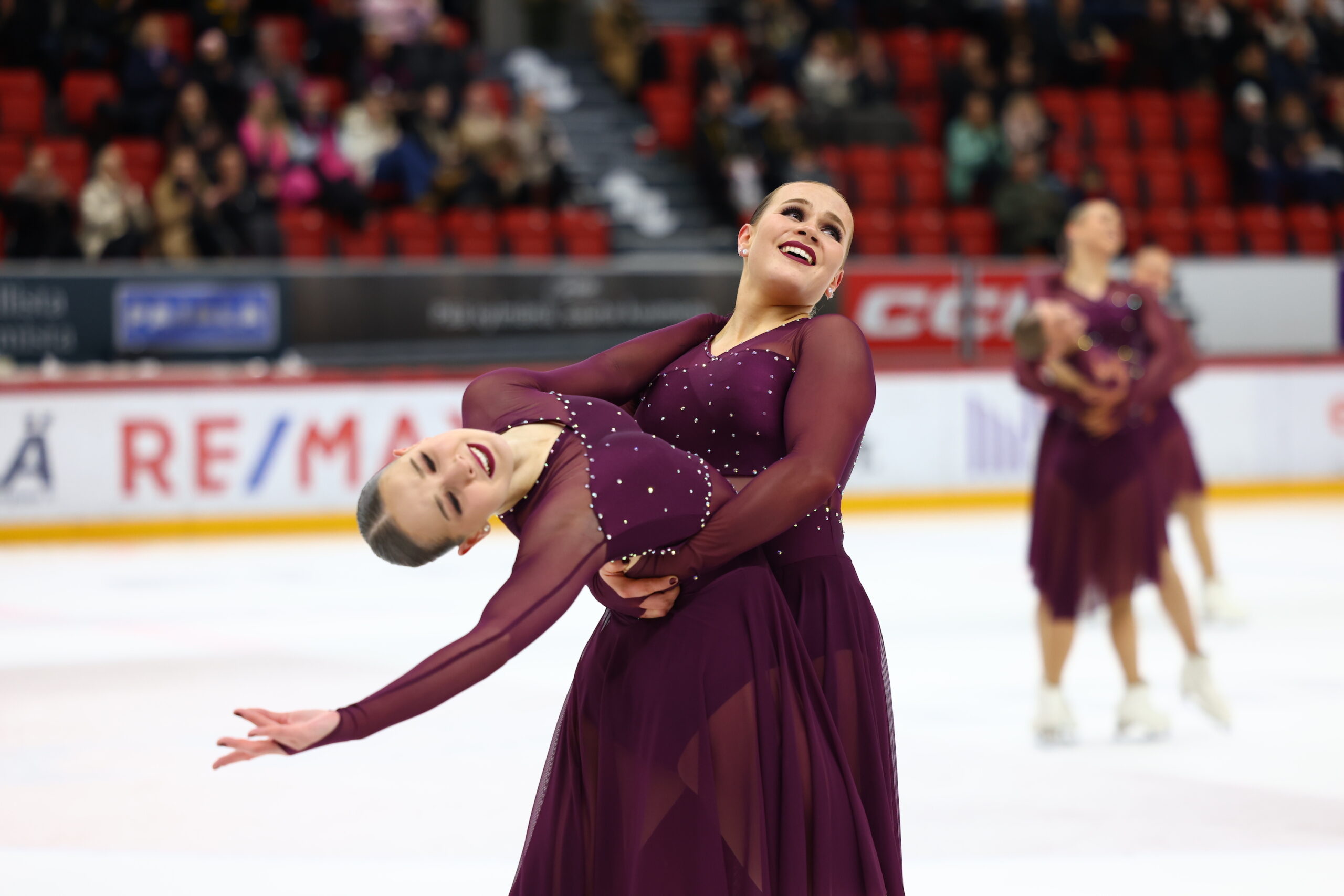 Team Unique vaiherikkaan illan päätteeksi kilpailun voittoon ...