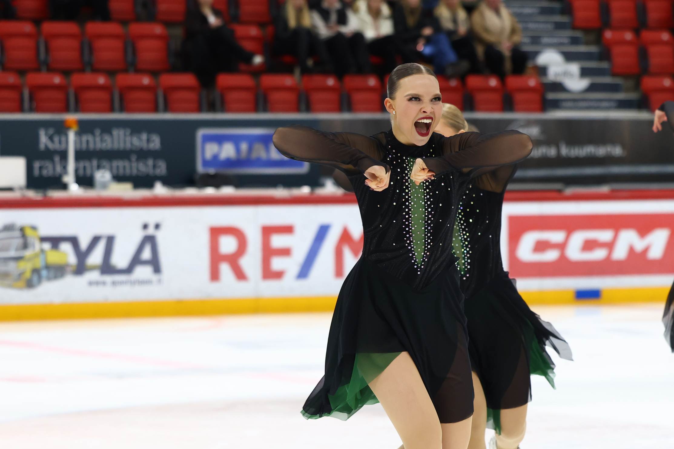 Milja Hämäläinen elää luistelu-unelmaansa Team Uniquessa I SkatingFinland